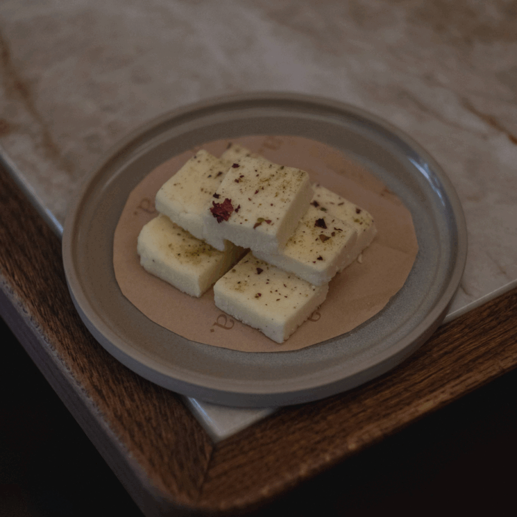 Mithai kaufen in Hamburg | Laddoo, Barfi & Kaju Katli
